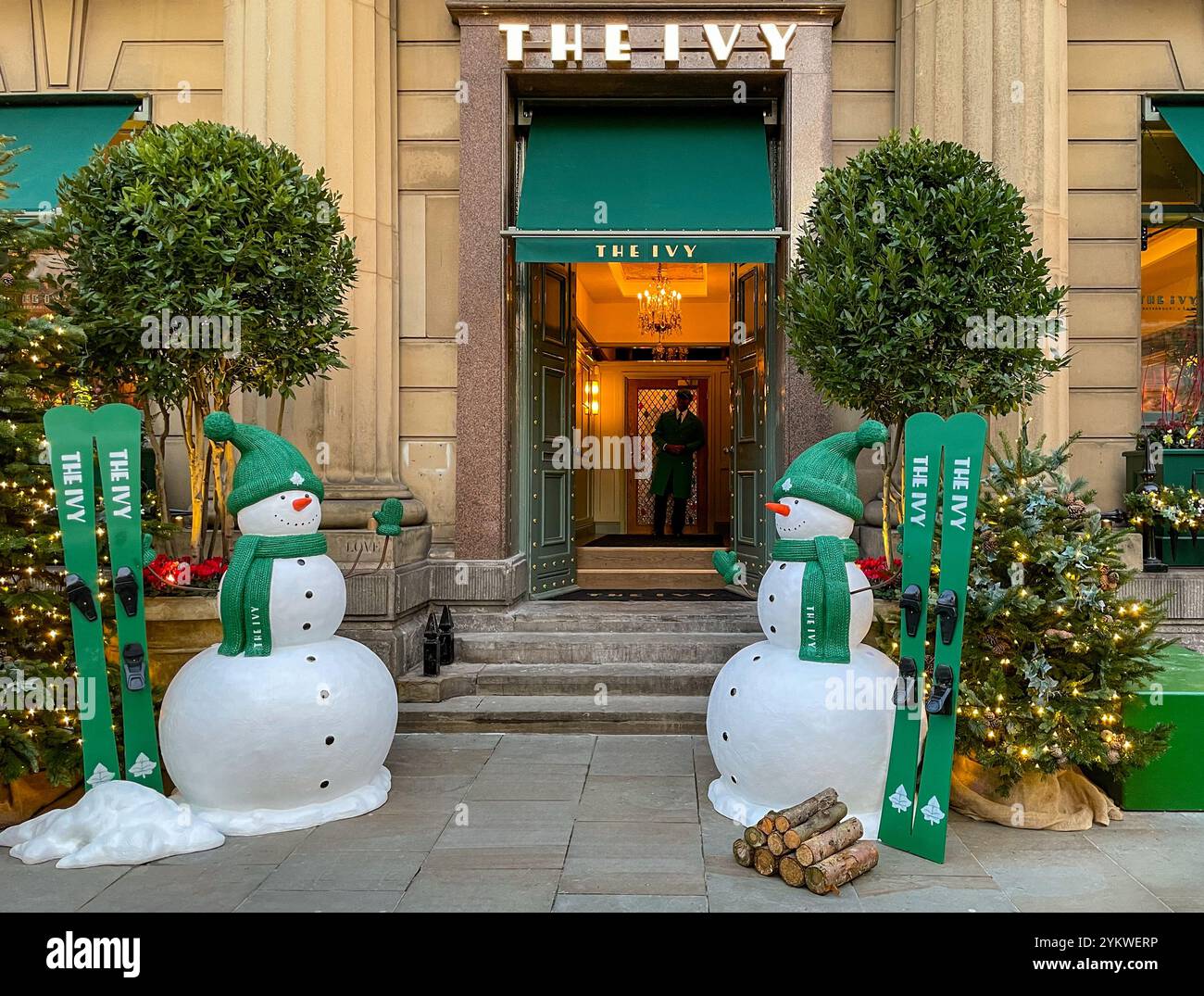 Ivy on castle street hi-res stock photography and images - Alamy