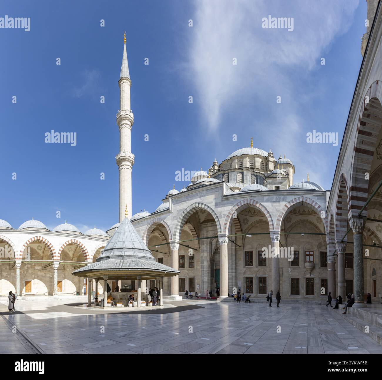 Inner courtyard of a mosque hi-res stock photography and images - Alamy