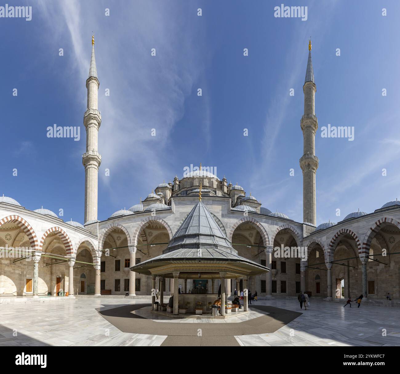 Sahn courtyard and minaret hi-res stock photography and images - Alamy