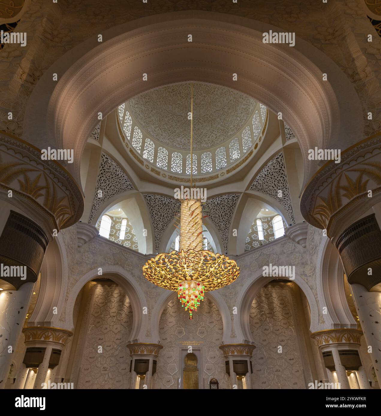 A picture of the Main Prayer Hall of the Sheikh Zayed Grand Mosque ...