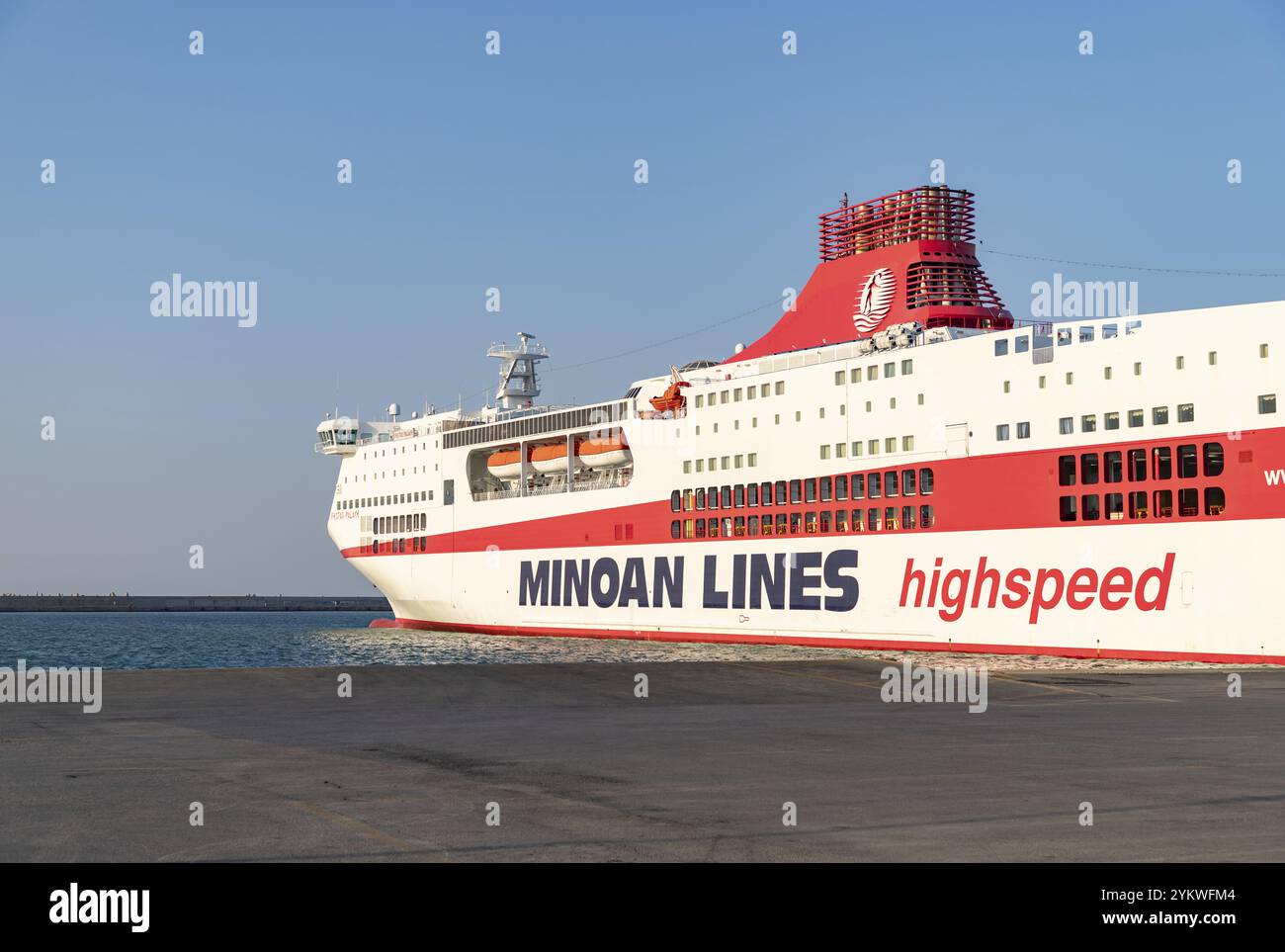 Pictures of ships hi-res stock photography and images - Alamy