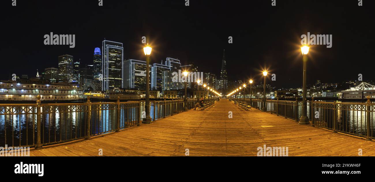A picture of the Pier 7 and Downtown San Francisco at night Stock Photo - Alamy