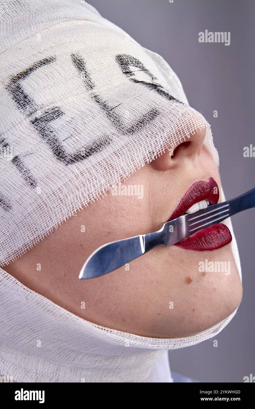 Woman injuries bandaged head hi-res stock photography and images - Alamy
