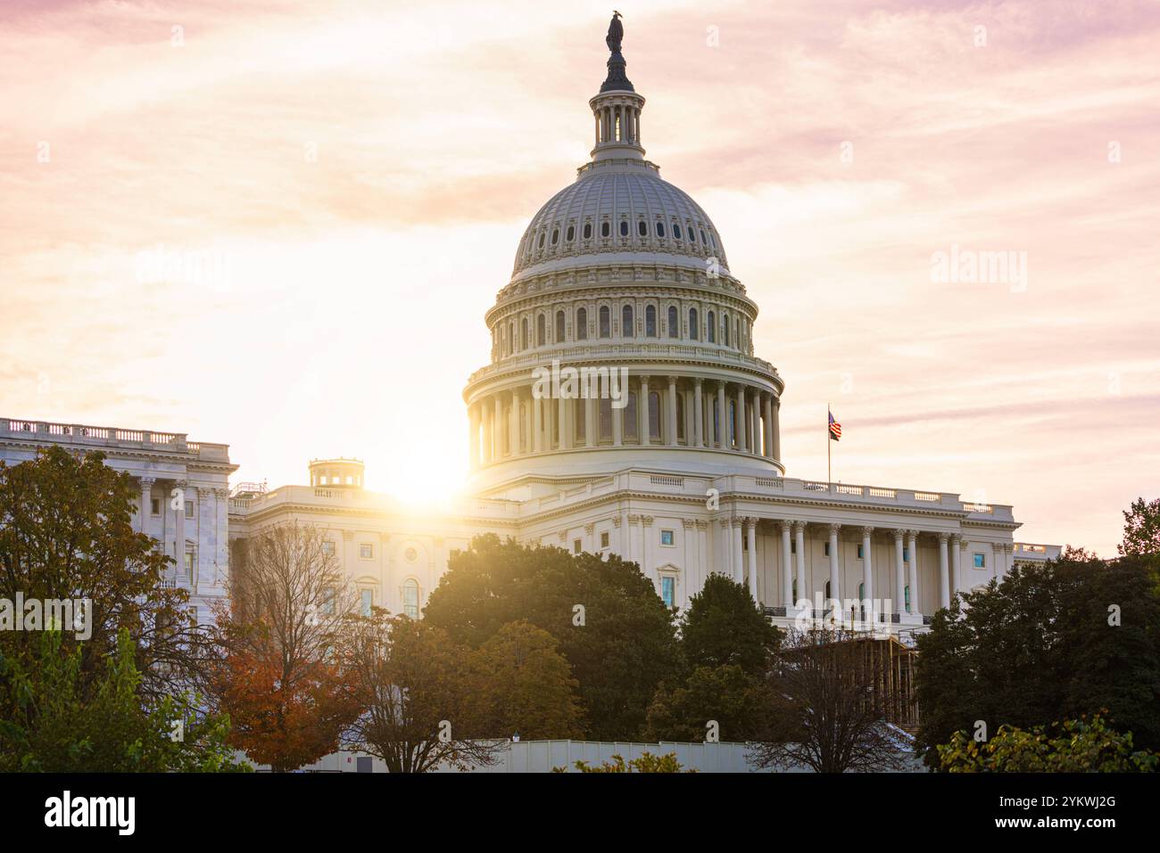 Sunset behind the United States Capitol building in Washington DC, USA ...