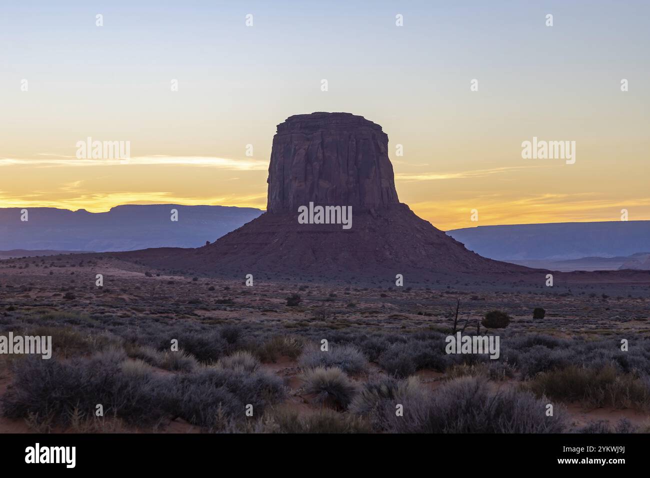 Mitchell butte in monument hi-res stock photography and images - Alamy