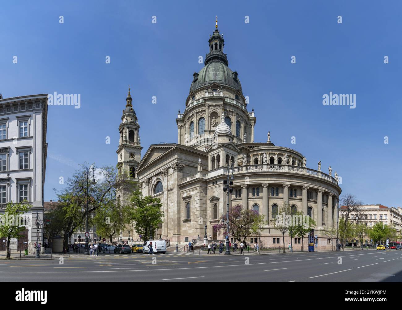 A picture of the St. Stephen's Basilica as seen from the street side ...