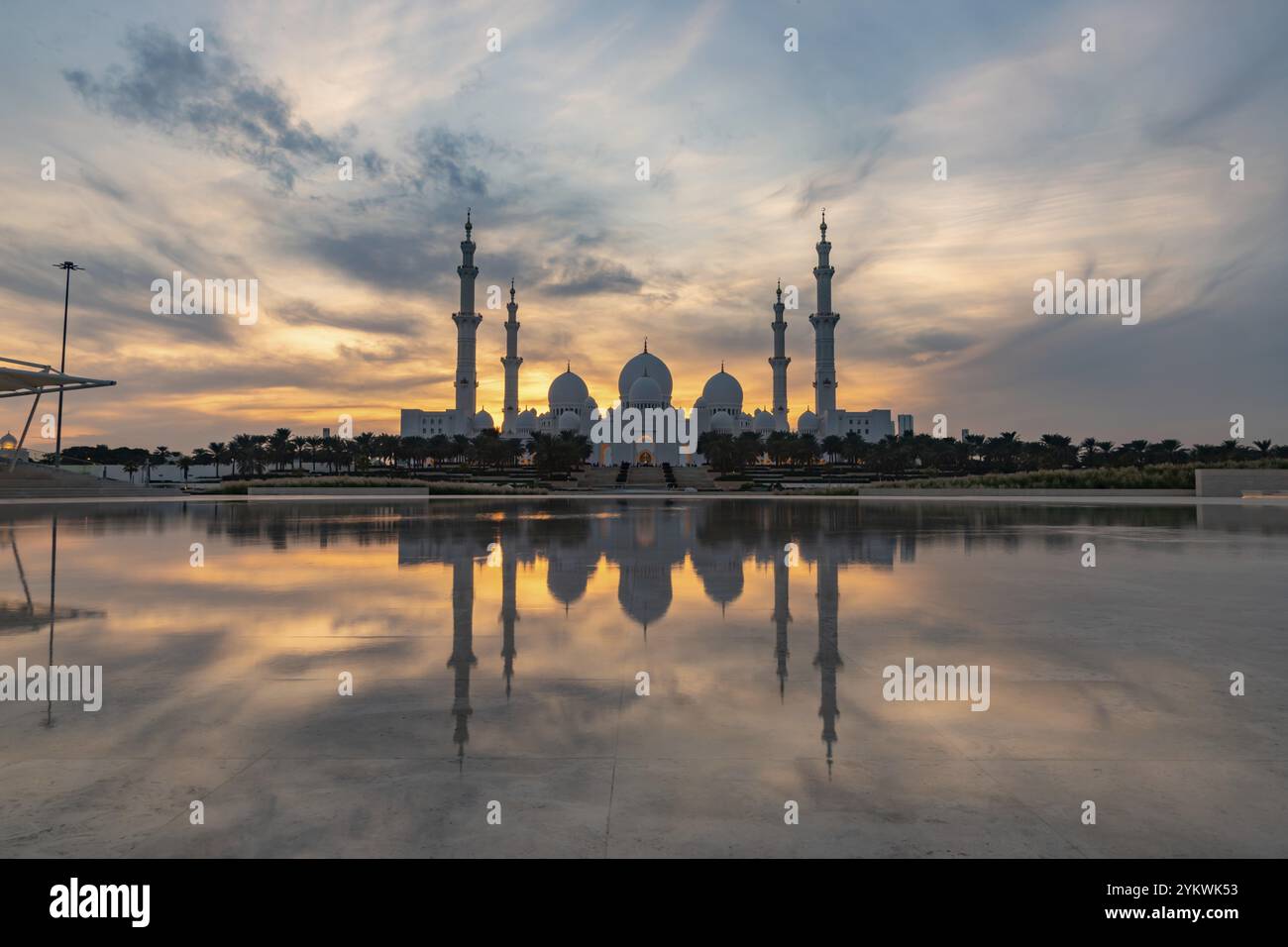A picture of the Sheikh Zayed Grand Mosque reflected on the Oasis of ...
