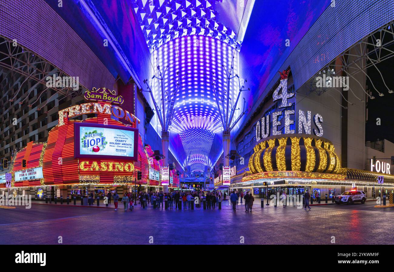Illuminated neon four queens sign hi-res stock photography and images ...