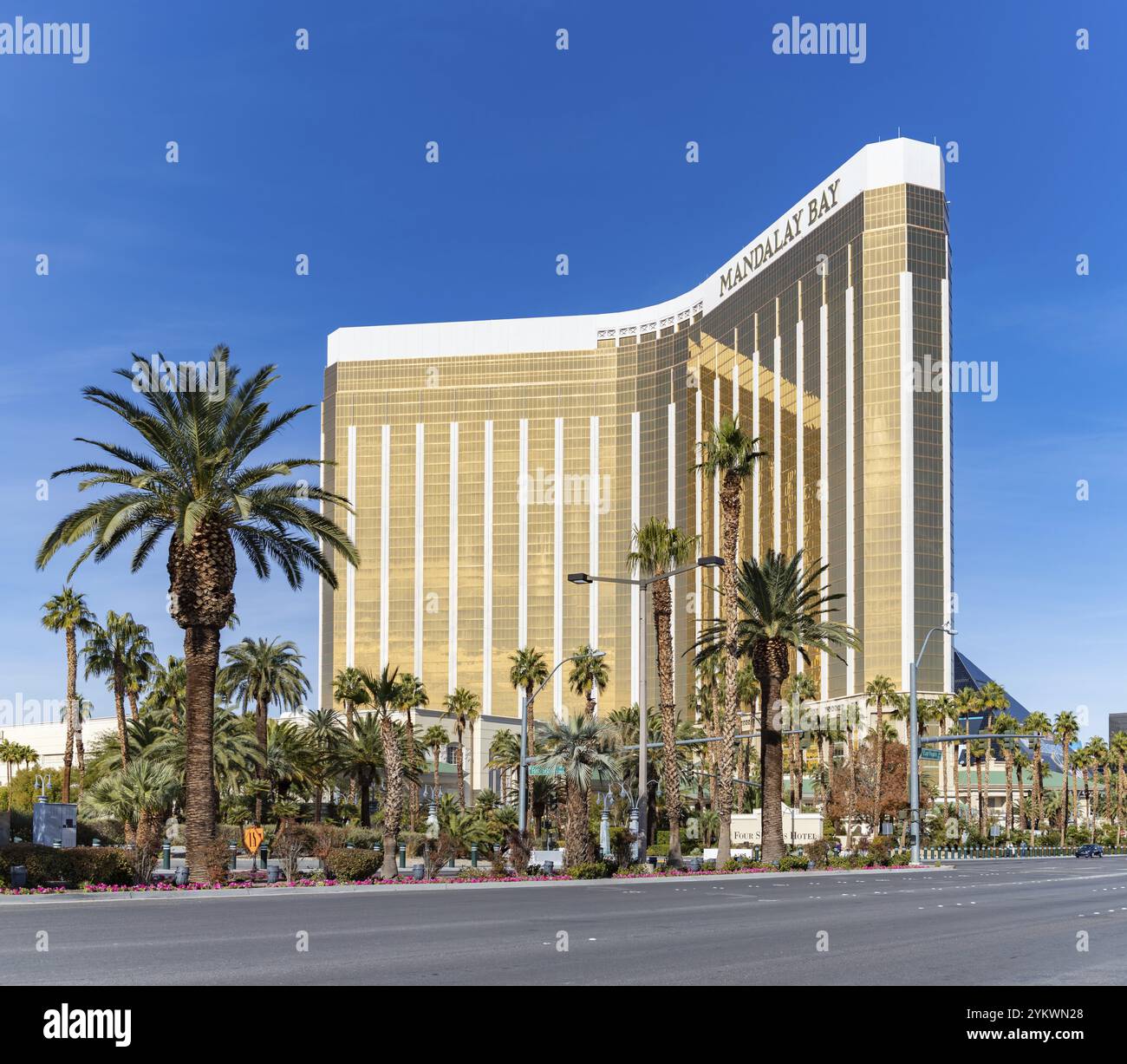A picture of the Mandalay Bay Stock Photo - Alamy