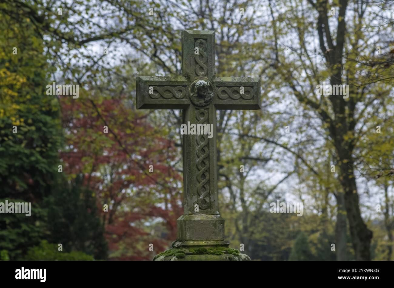 Weathered tombstone hi-res stock photography and images - Alamy