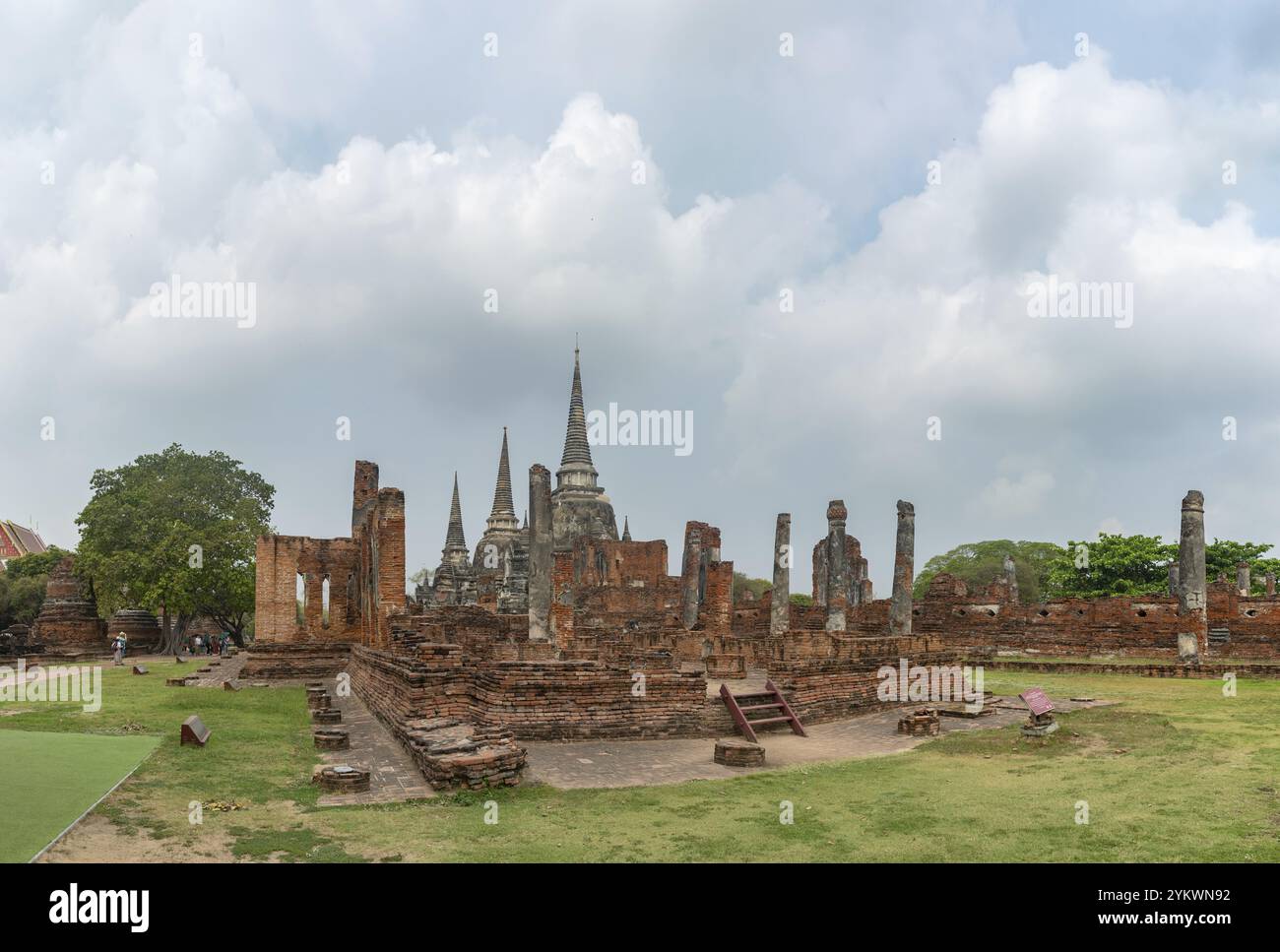 Ruins si sanphet temple hi-res stock photography and images - Alamy