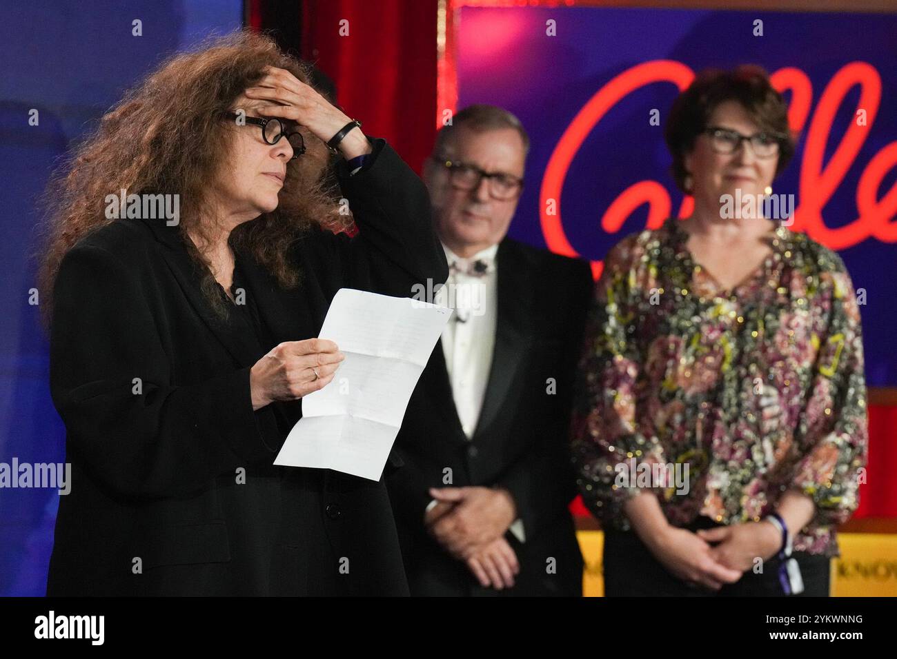 Toronto, Can. 18th Nov, 2024. Anne Michaels accepts the Giller Prize ...