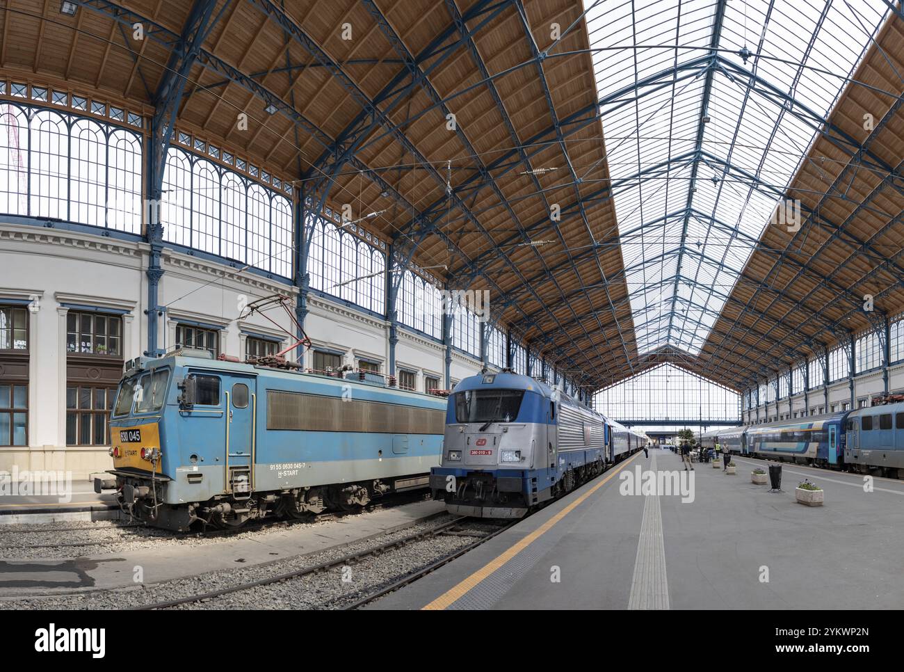 A picture of the Budapest Nyugati Train Station Stock Photo - Alamy