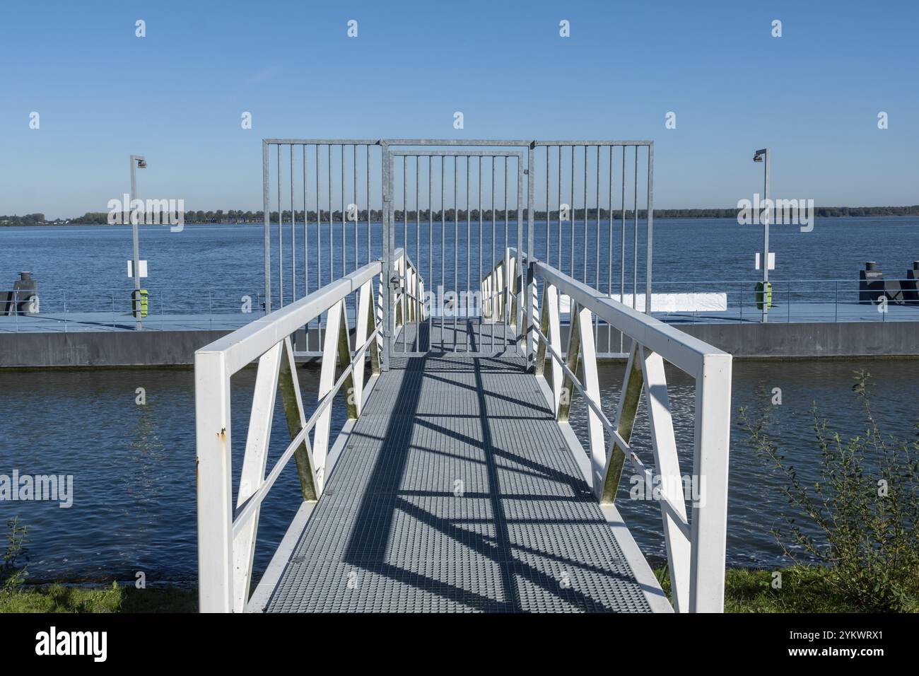 Landing gate hi-res stock photography and images - Alamy