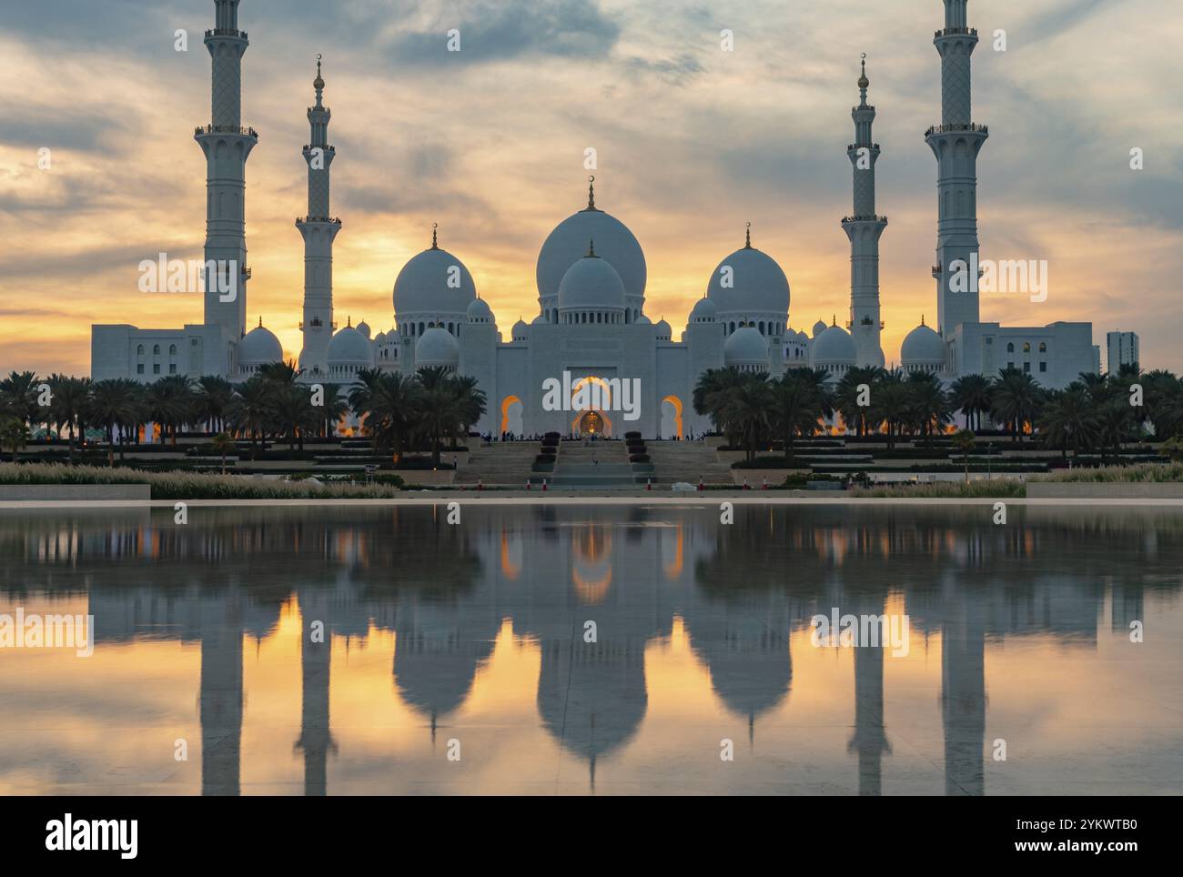 A picture of the Sheikh Zayed Grand Mosque reflected on the Oasis of ...