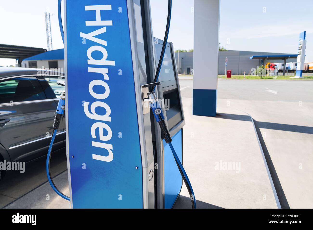 Fuel cell car at the hydrogen filling station. Concept Stock Photo - Alamy