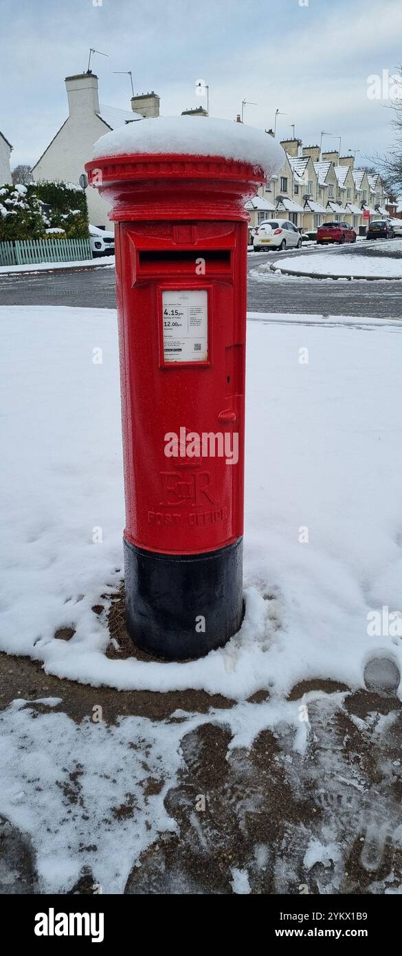 Snowy post box Stock Photo - Alamy