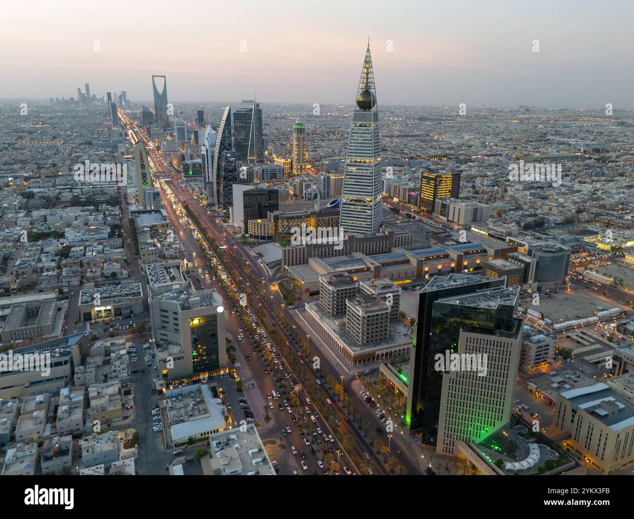 Kingdom center tower riyadh hi-res stock photography and images - Alamy