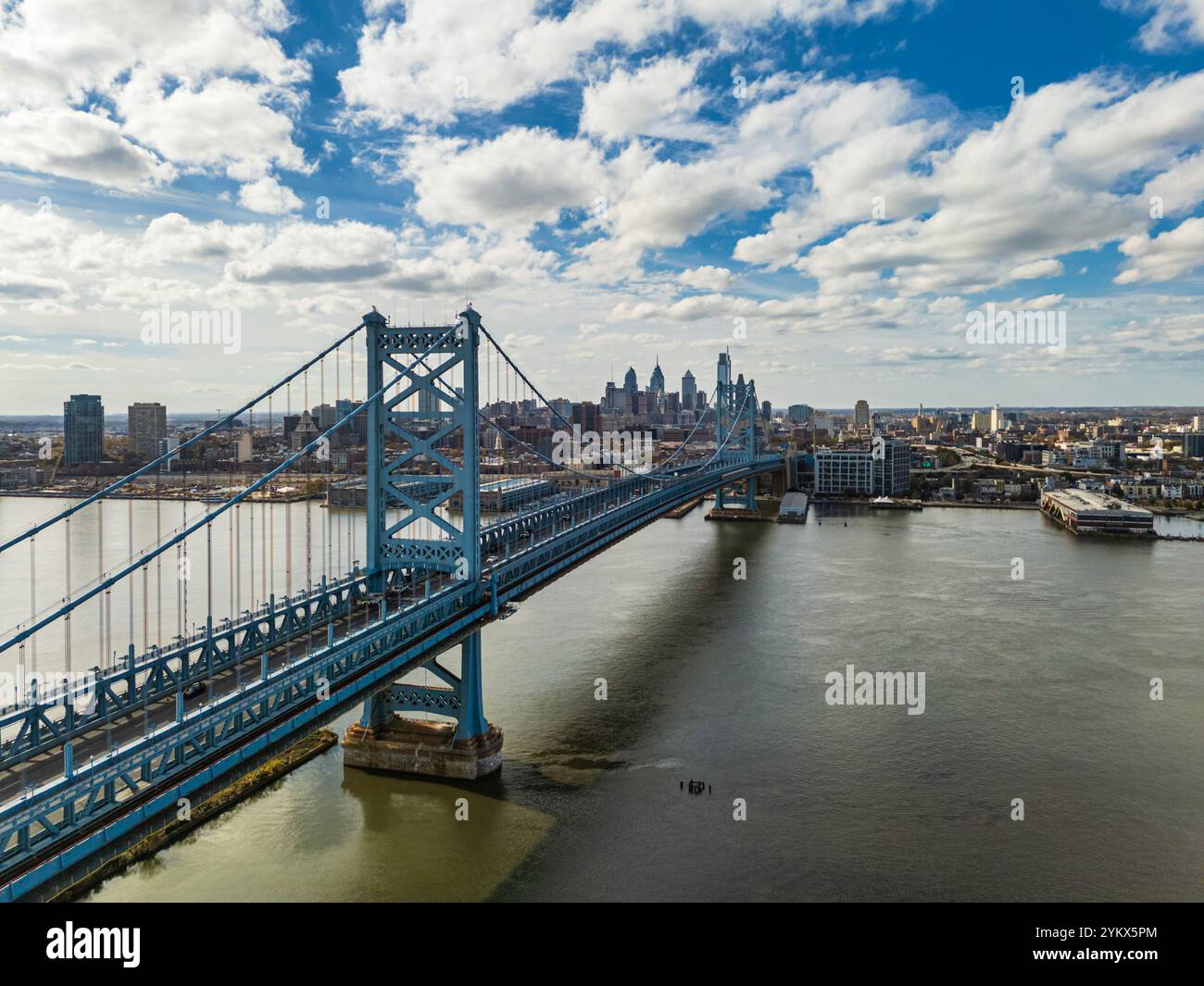 Delaware river bridge philadelphia skyline hi-res stock photography and ...