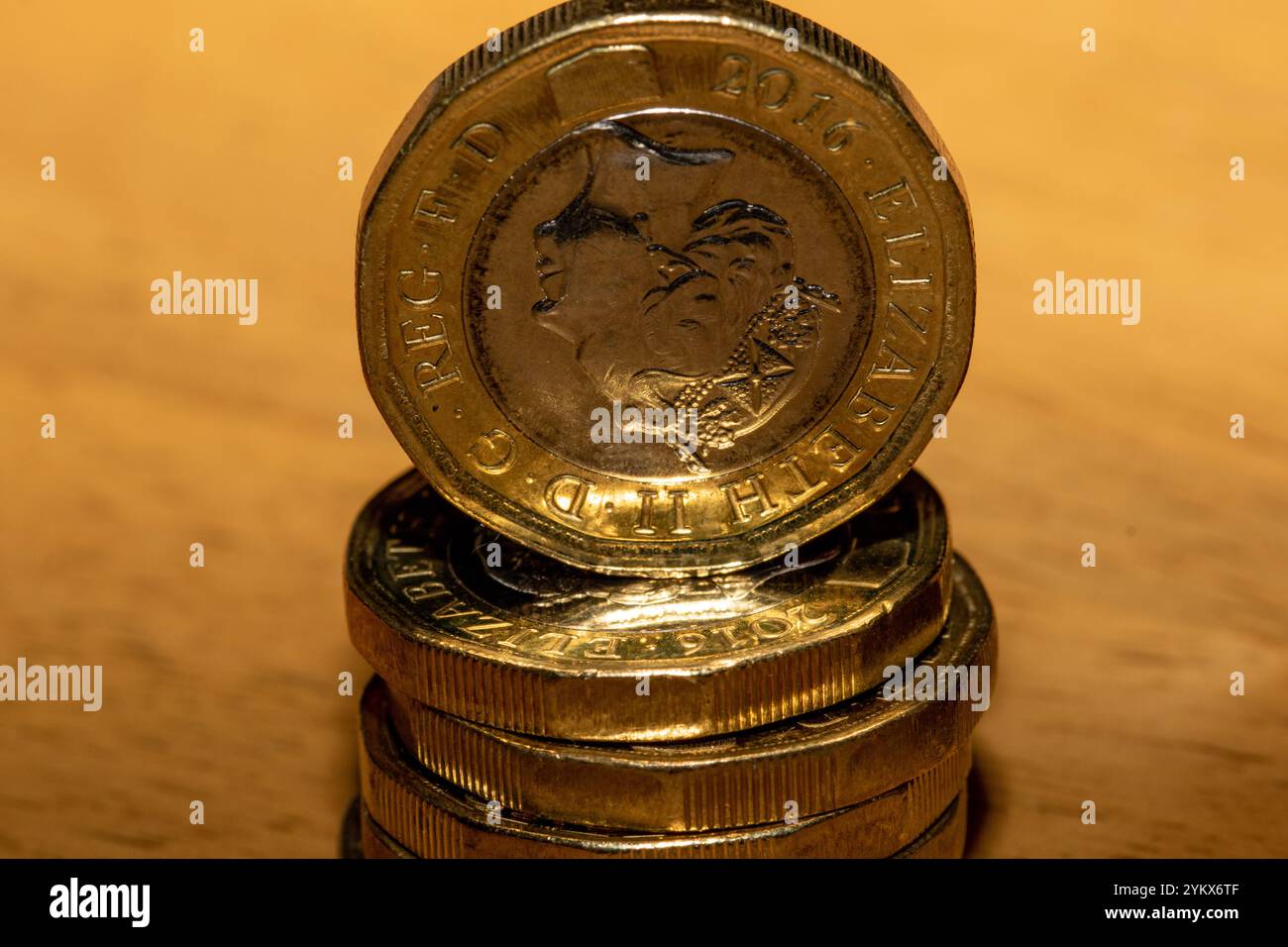 Queen elizabeth ii 2016 coin hi-res stock photography and images - Alamy