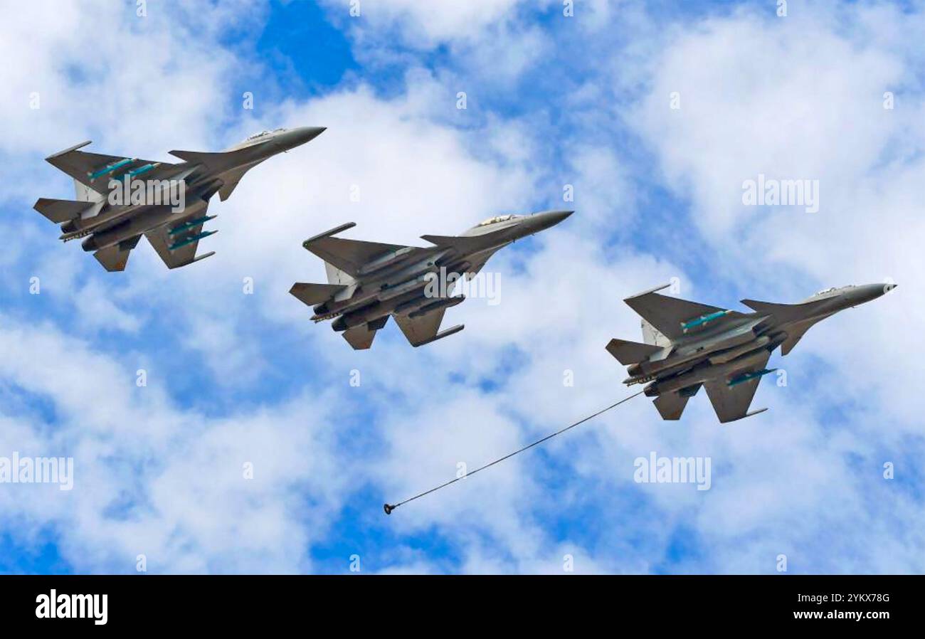 Refuelling probe hi-res stock photography and images - Alamy