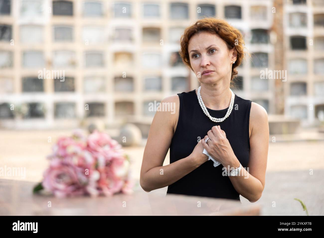 Memorial widow woman black hi-res stock photography and images - Alamy