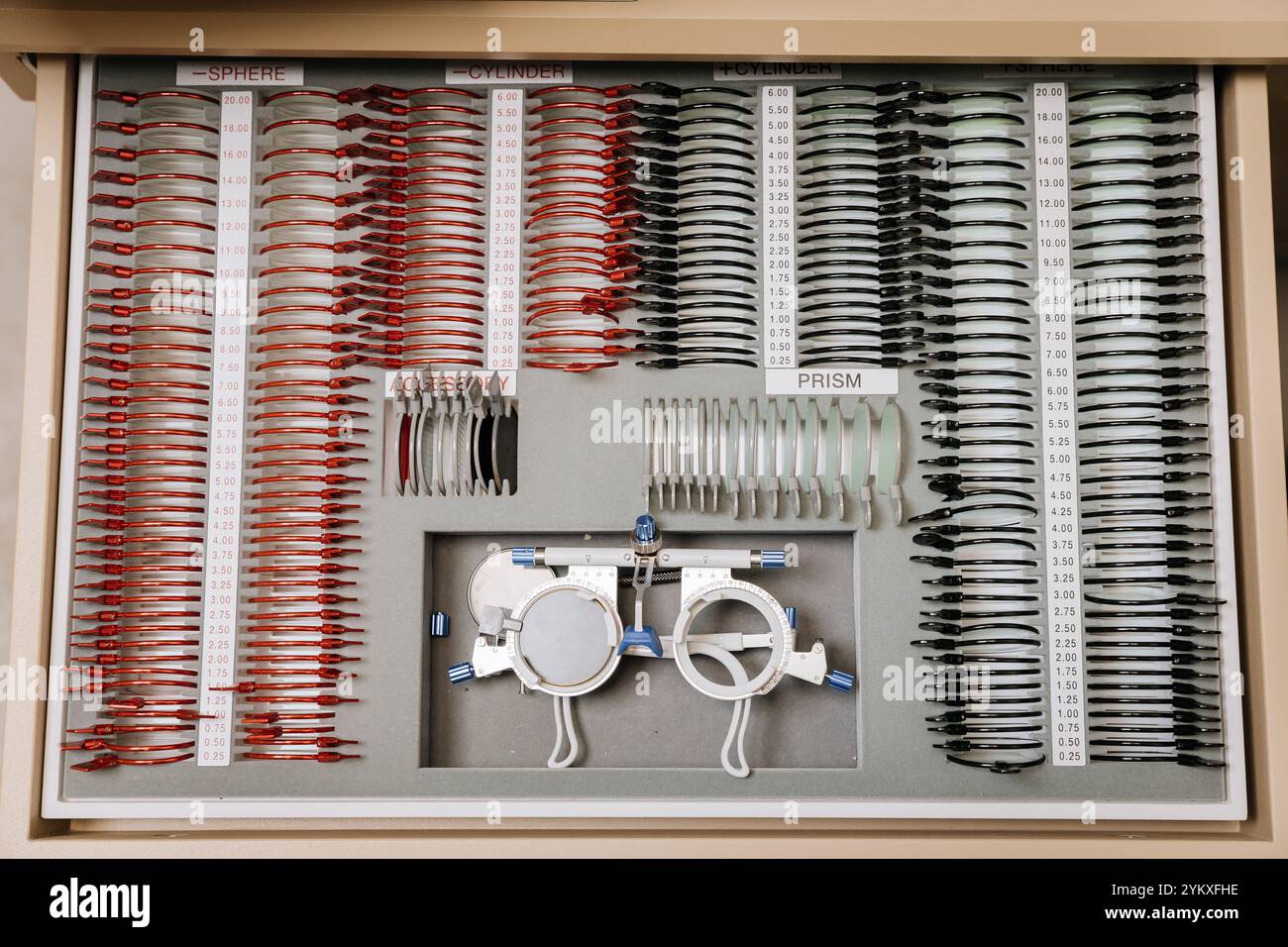 Opticianservices hi-res stock photography and images - Alamy