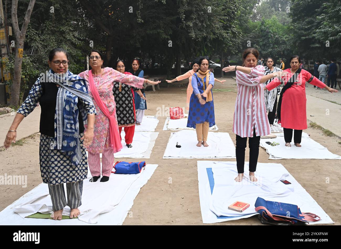 India yoga smog hi-res stock photography and images - Alamy