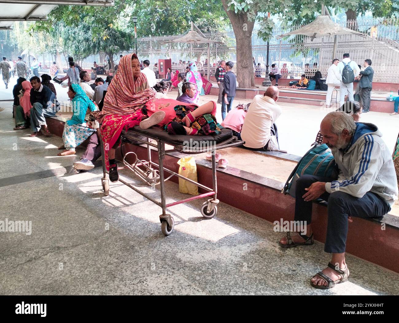 Delhi air pollution masks 2024 hi-res stock photography and images - Alamy