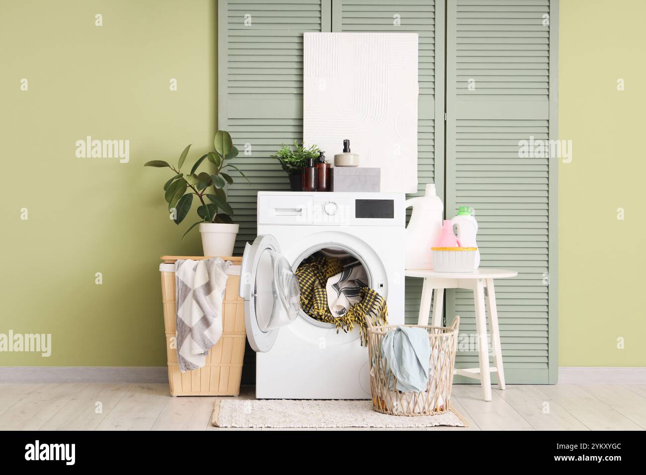 Washing machine painting hi-res stock photography and images - Alamy