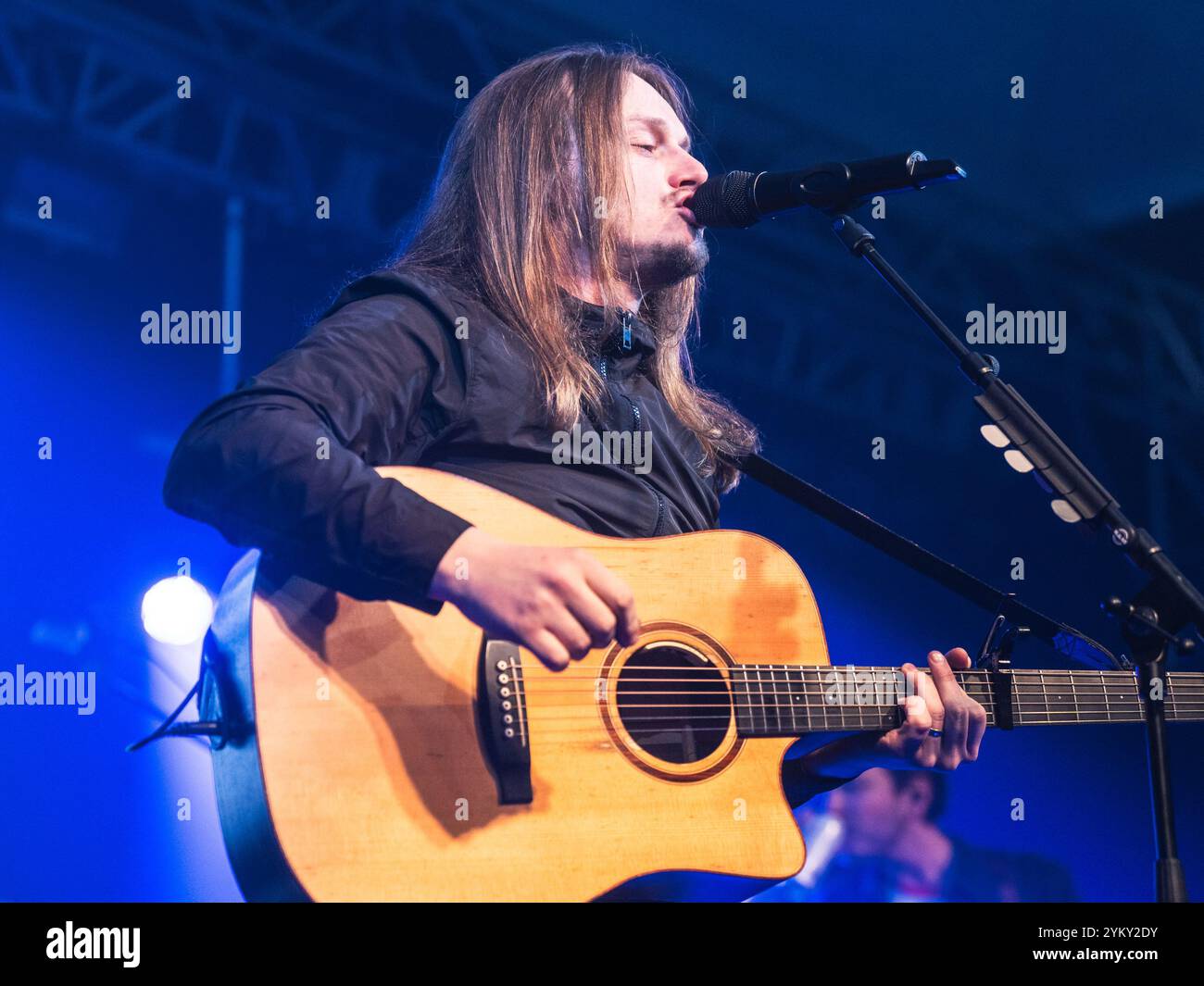 Keele, UK. 19th Nov 2024. Jamie Webster and his band play the Keele ...