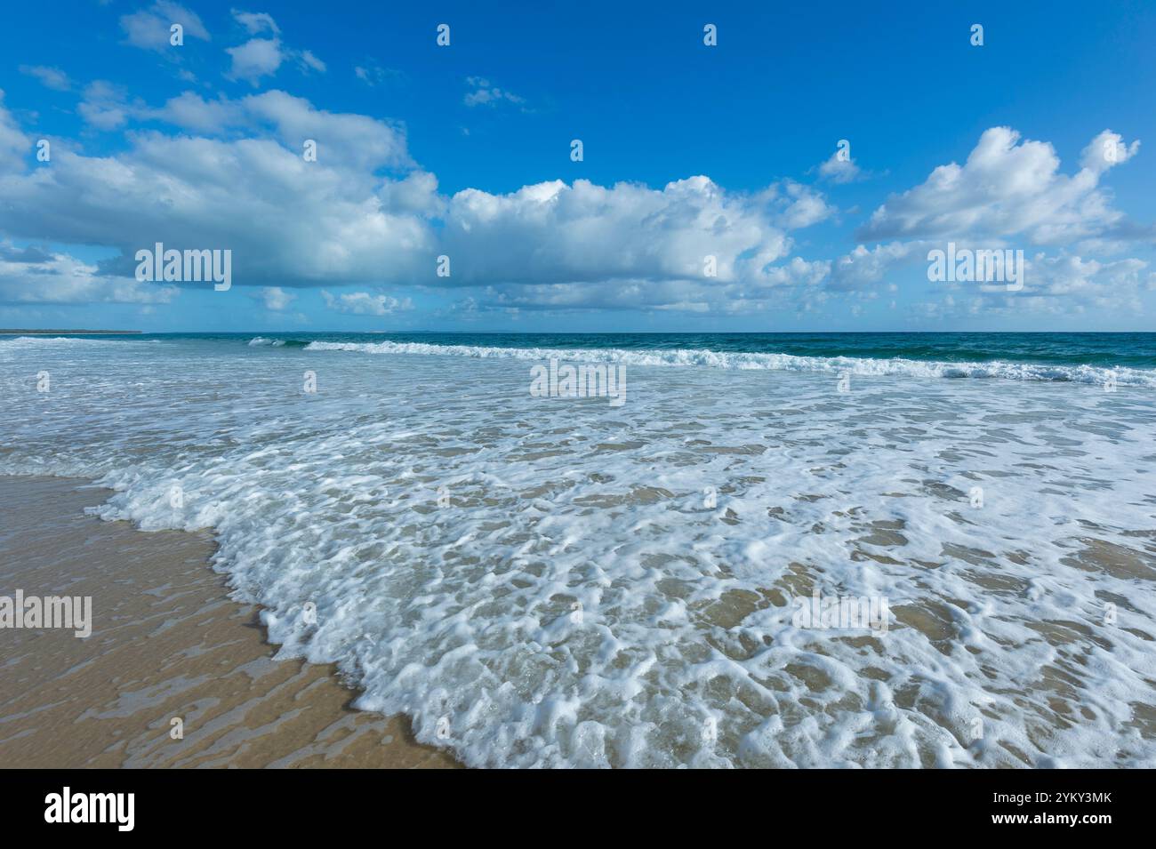 Scenic view of idyllic Flinders Beach with lapping waves, North ...
