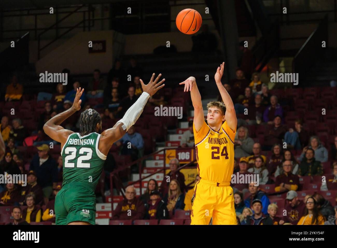 Minneapolis, Minnesota, USA. 19th Nov, 2024. Minnesota Golden Gophers ...