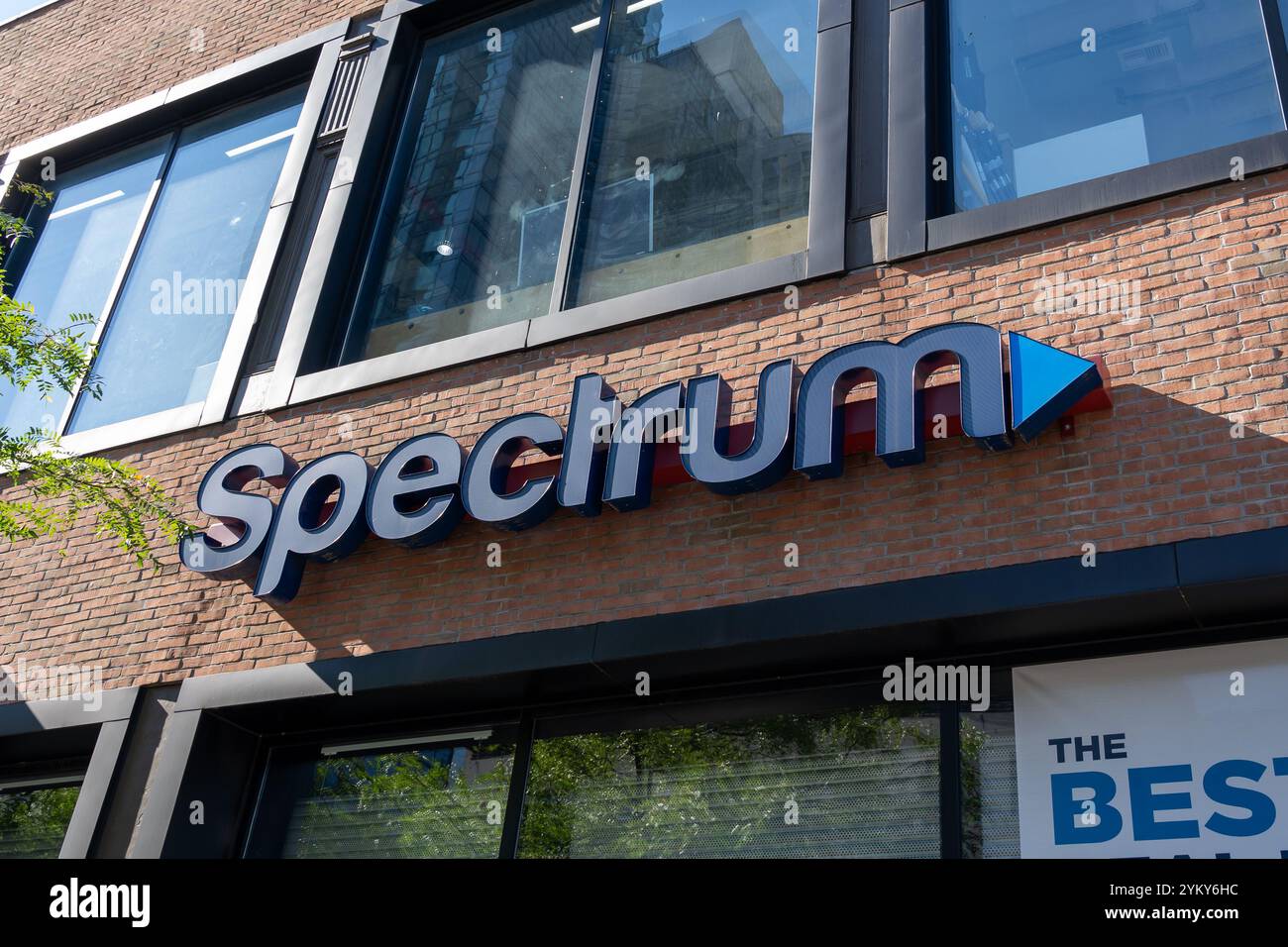 Spectrum store hi-res stock photography and images - Alamy
