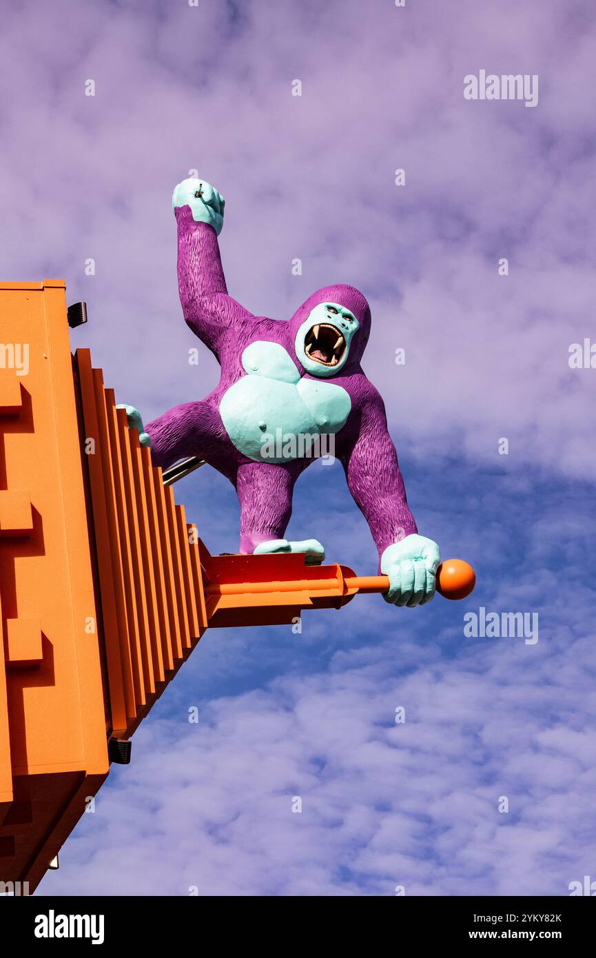 King Kong on top of Empire State Building at Ripley's Believe It or Not ...