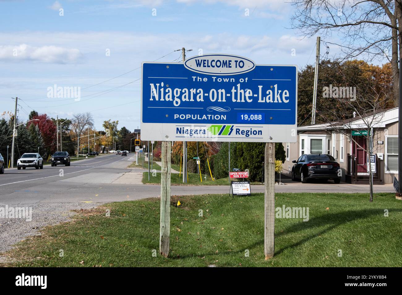 Welcome to the town of Niagara-on-the-Lake on Niagara Stone Road in ...