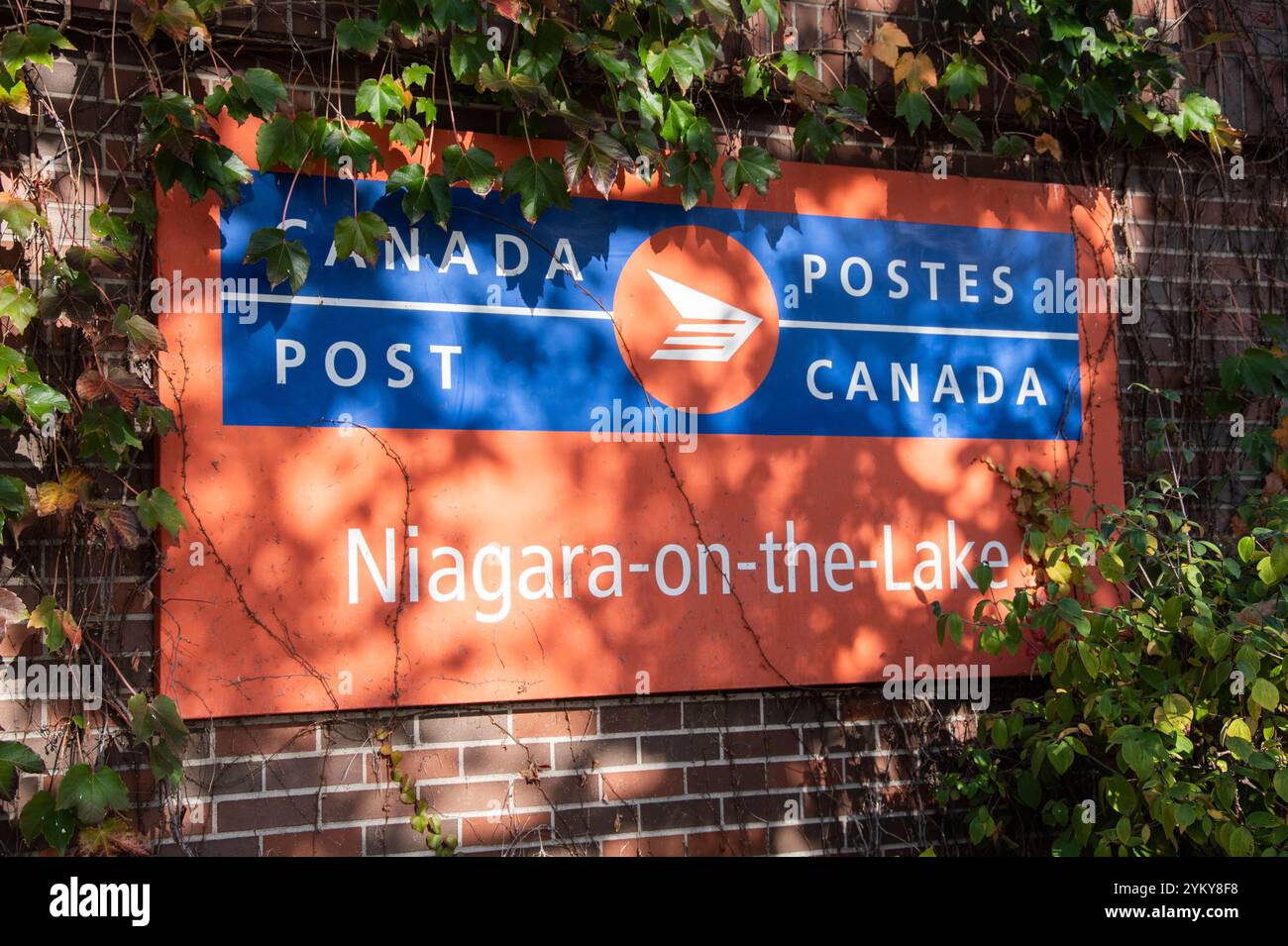 Post office sign on Queen Street in Niagara-on-the-Lake, Ontario ...