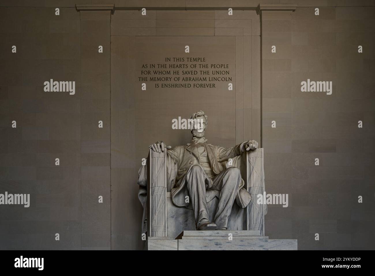Lincoln Memorial national monument honoring Abraham Lincoln, Washington ...