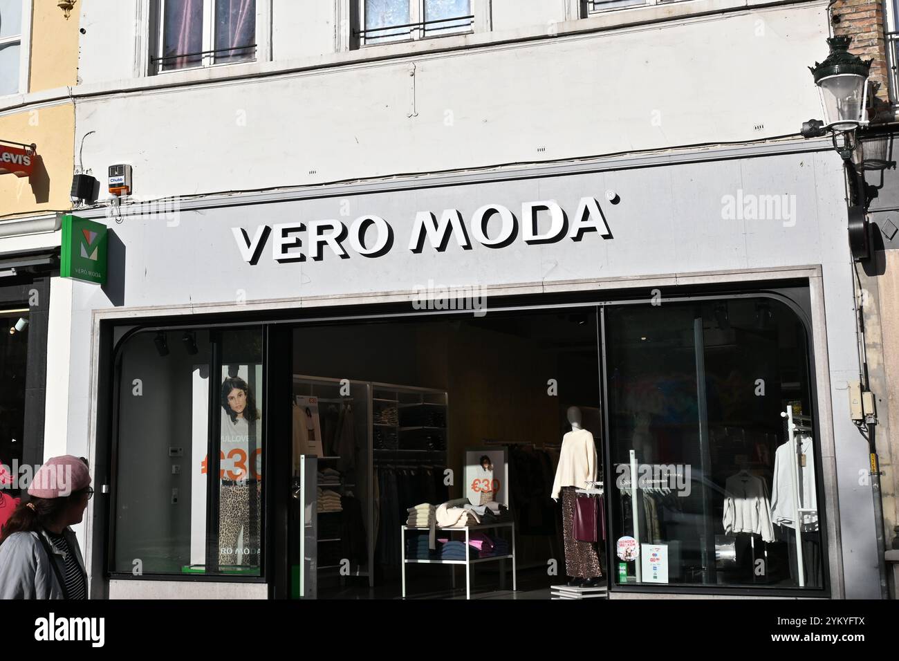 Vero moda logo hi-res stock photography and images - Alamy