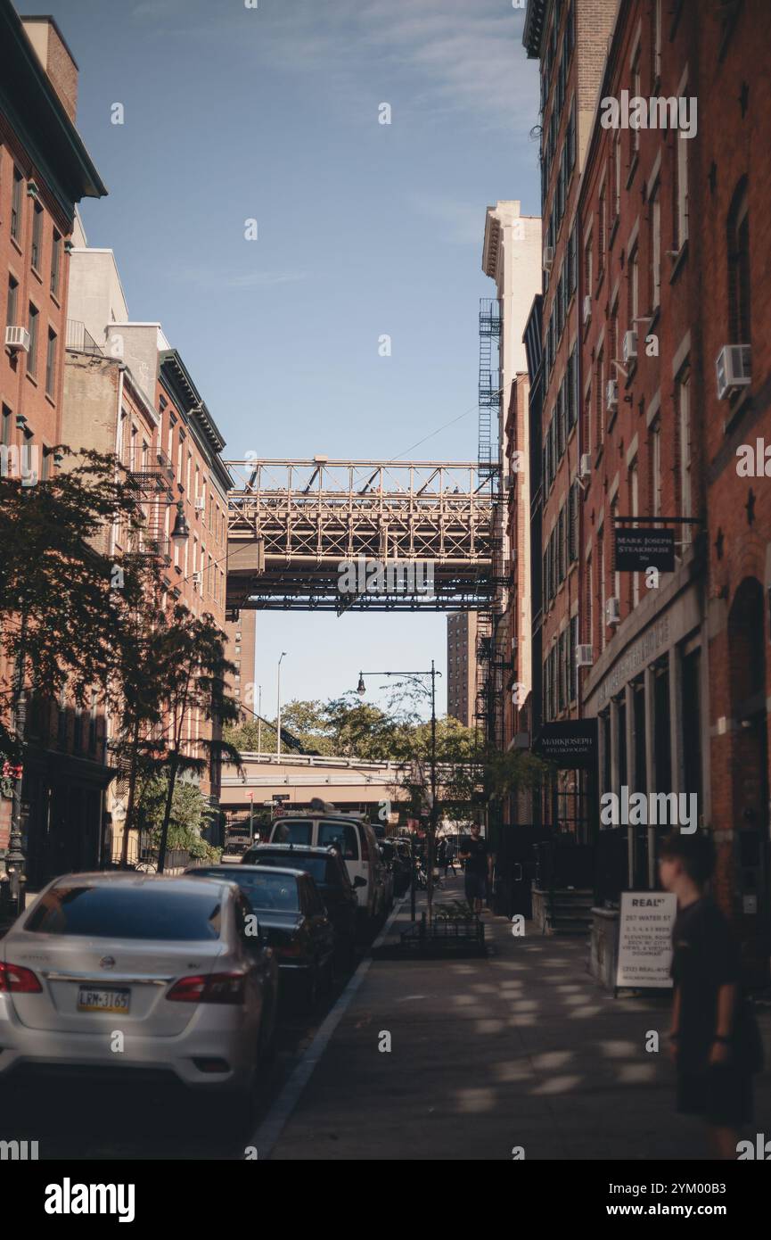 The Brooklyn Bridge connects Manhattan and Brooklyn, as seen from ...
