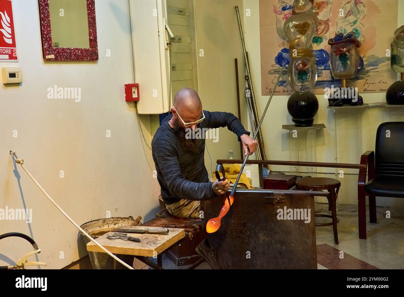 Glassworking process hi-res stock photography and images - Alamy