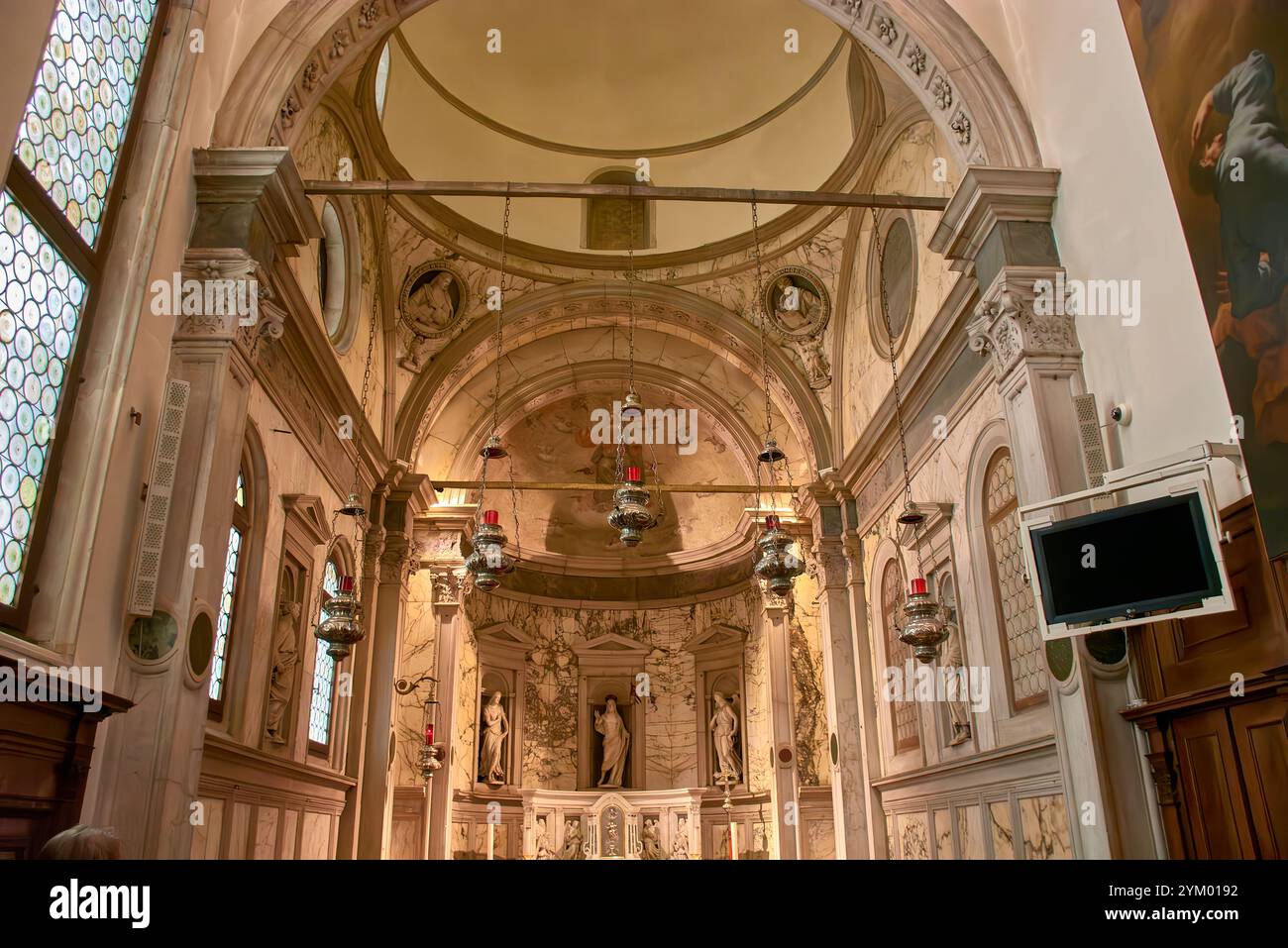 Treviso,Italia;October 14,2024:The interior of Saint Peter’s Cathedral ...