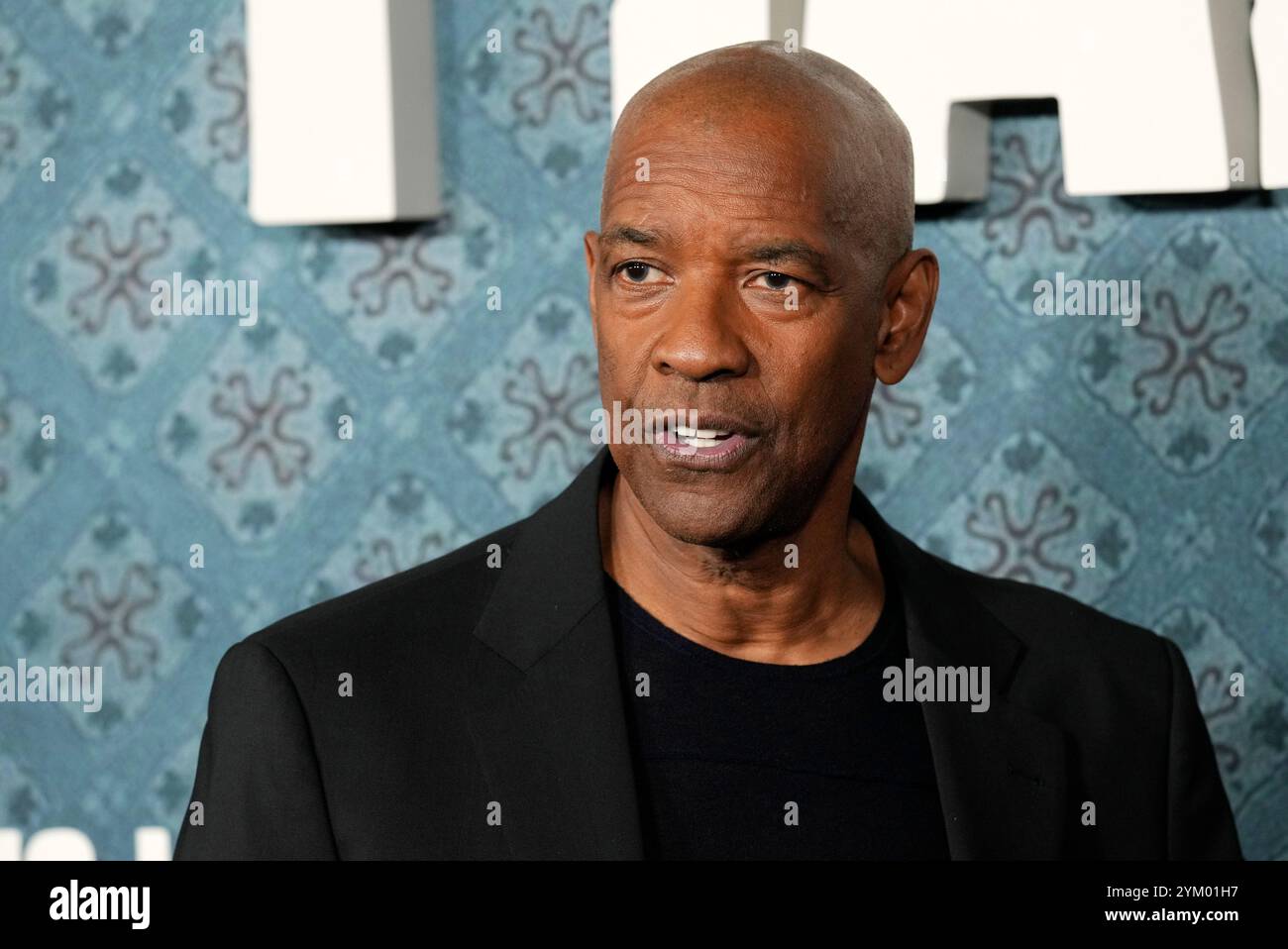 Denzel Washington poses at the premiere of the film "The Piano Lesson ...