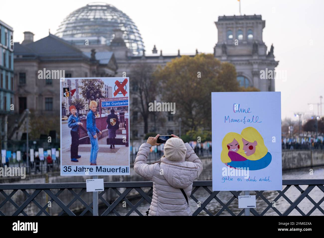 Open-Air-Installation zum 35. Jahrestag des Falls der Berliner Mauer ...