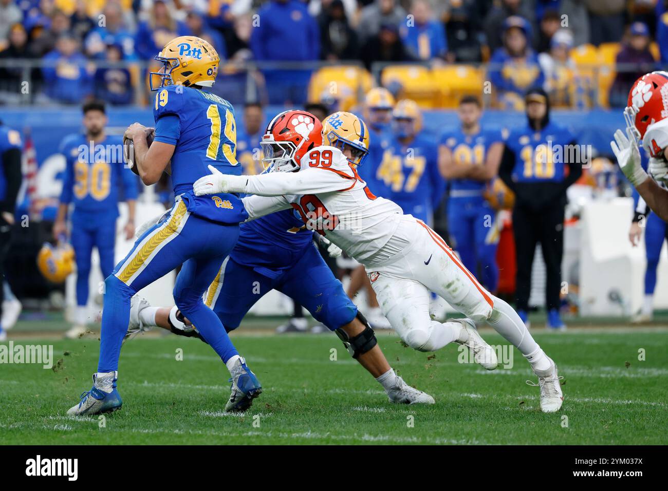 PITTSBURGH, PA - NOVEMBER 16: Clemson Tigers defensive end A.J. Hoffler ...