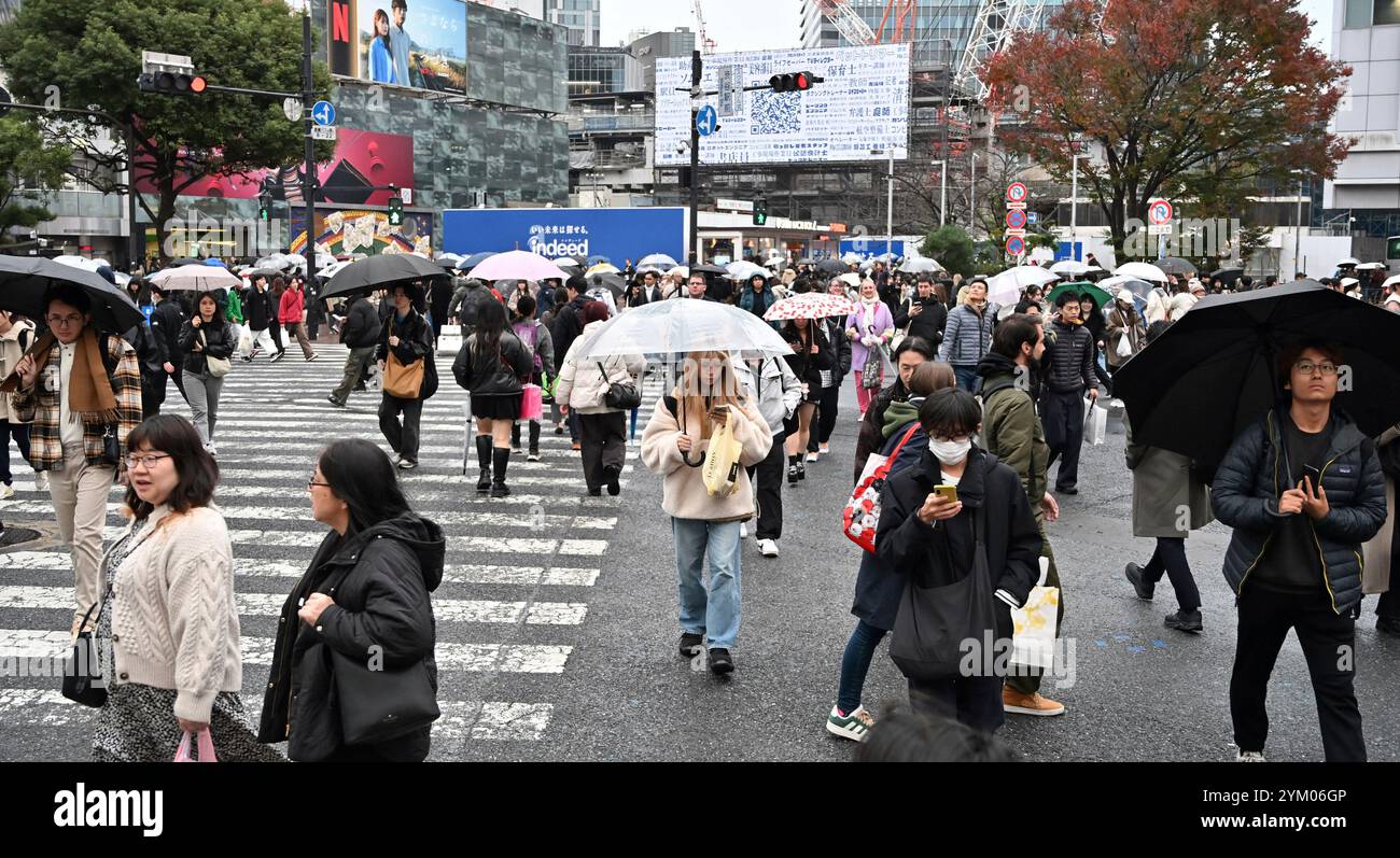People walk at Shibuya Crossing amid the temperature is low in Tokyo on ...