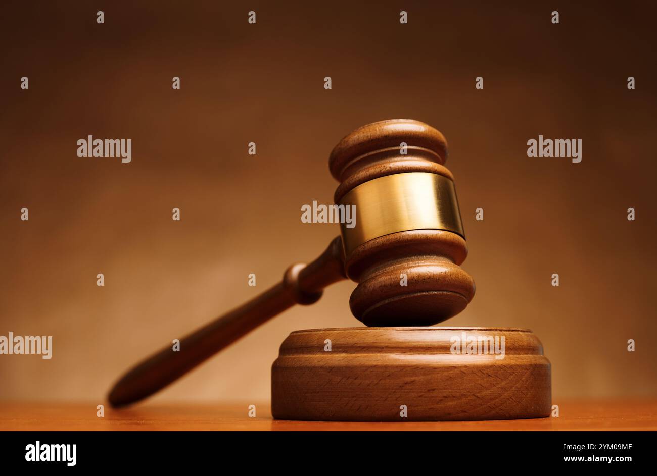 Judges table hi-res stock photography and images - Alamy