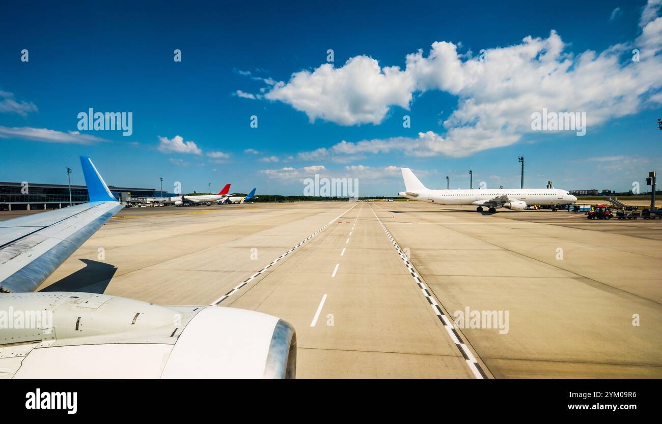 airplane at the airport takeoff stretch Stock Photo - Alamy