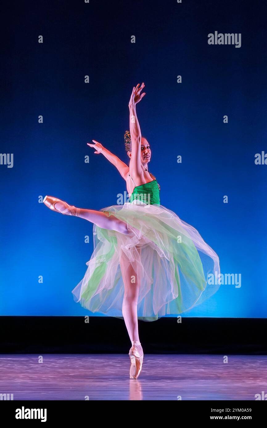 Arabesque ballet hi-res stock photography and images - Alamy
