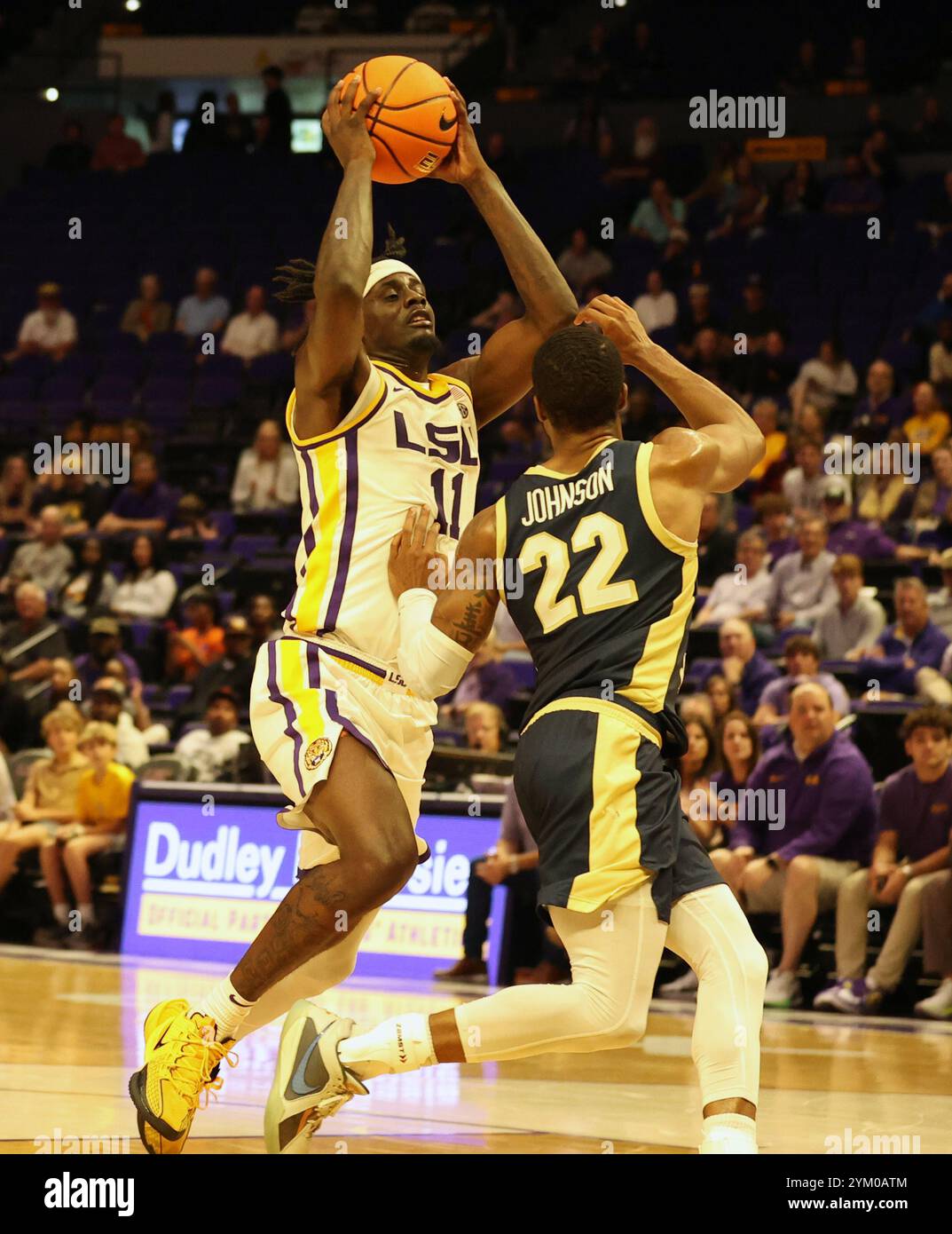 Baton Rouge, United States. 19th Nov, 2024. LSU Tigers forward Corey ...